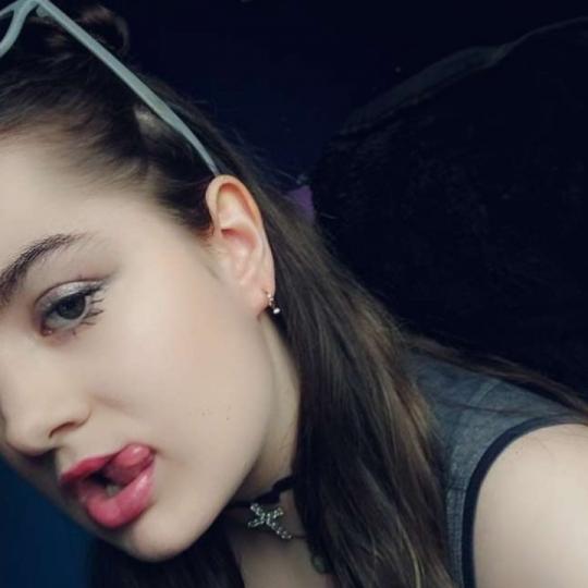 Popular Periscope, YouNow, and etc. live streams on LiveOMG.com