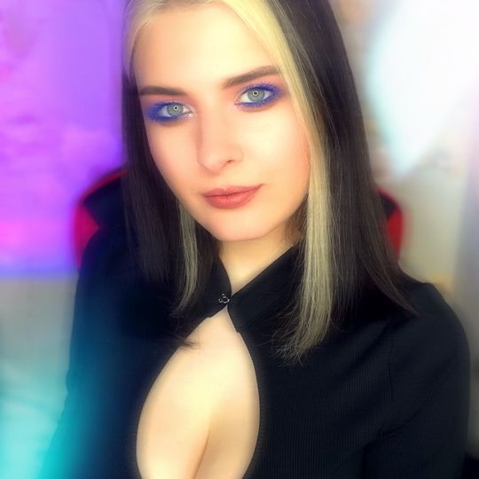 Rising Periscope, YouNow, and etc. live streams on LiveOMG.com