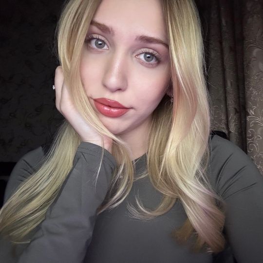 𝓔𝓿𝓷𝓲𝓴𝓪💘🧸 Love, lets talk🩷 liveme.com